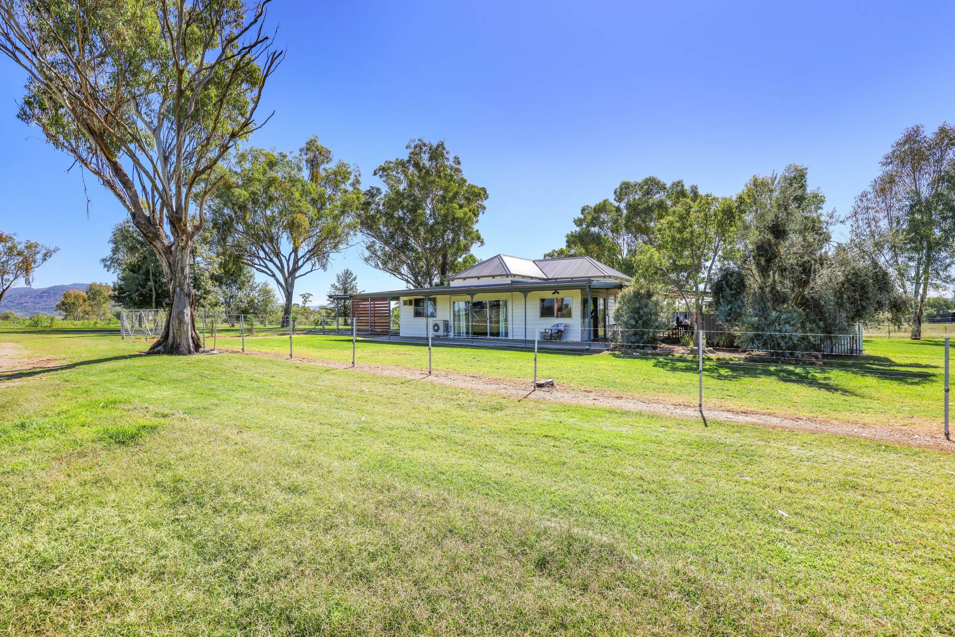 Purtle Plevey Agencies - Spacious Country Home on 10 Acres – “Elbenvale”