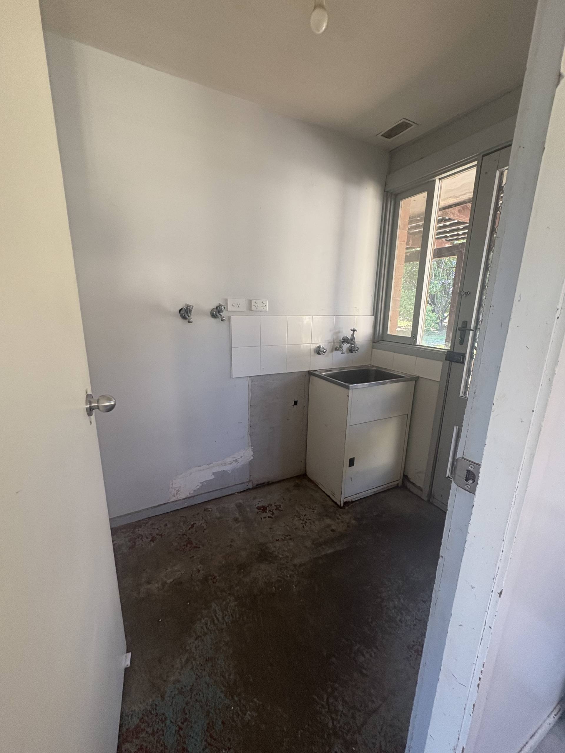 Purtle Plevey Agencies - 15 Weigall Street, Barraba