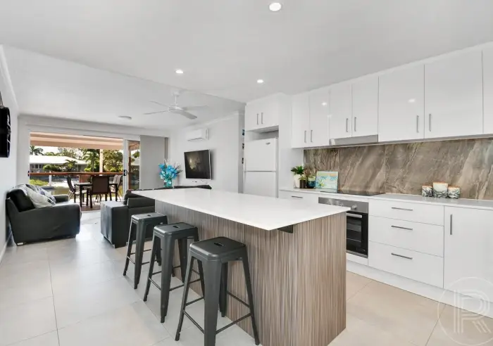 Rowling & Co Property - Mooloolaba Fully Furnished Unit on the Water