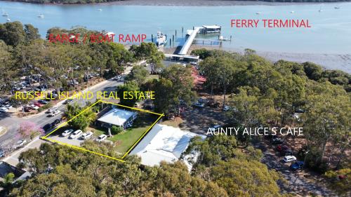 Russell Island Real Estate - LARGE BUILDING BLOCK IN TOWN.