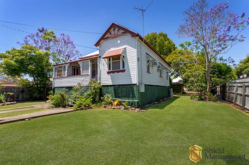 SAVE ON ENERGY BILLS-THIS PROPERTY INCLUDES SOLAR + 3 BEDROOMS-EAST ...