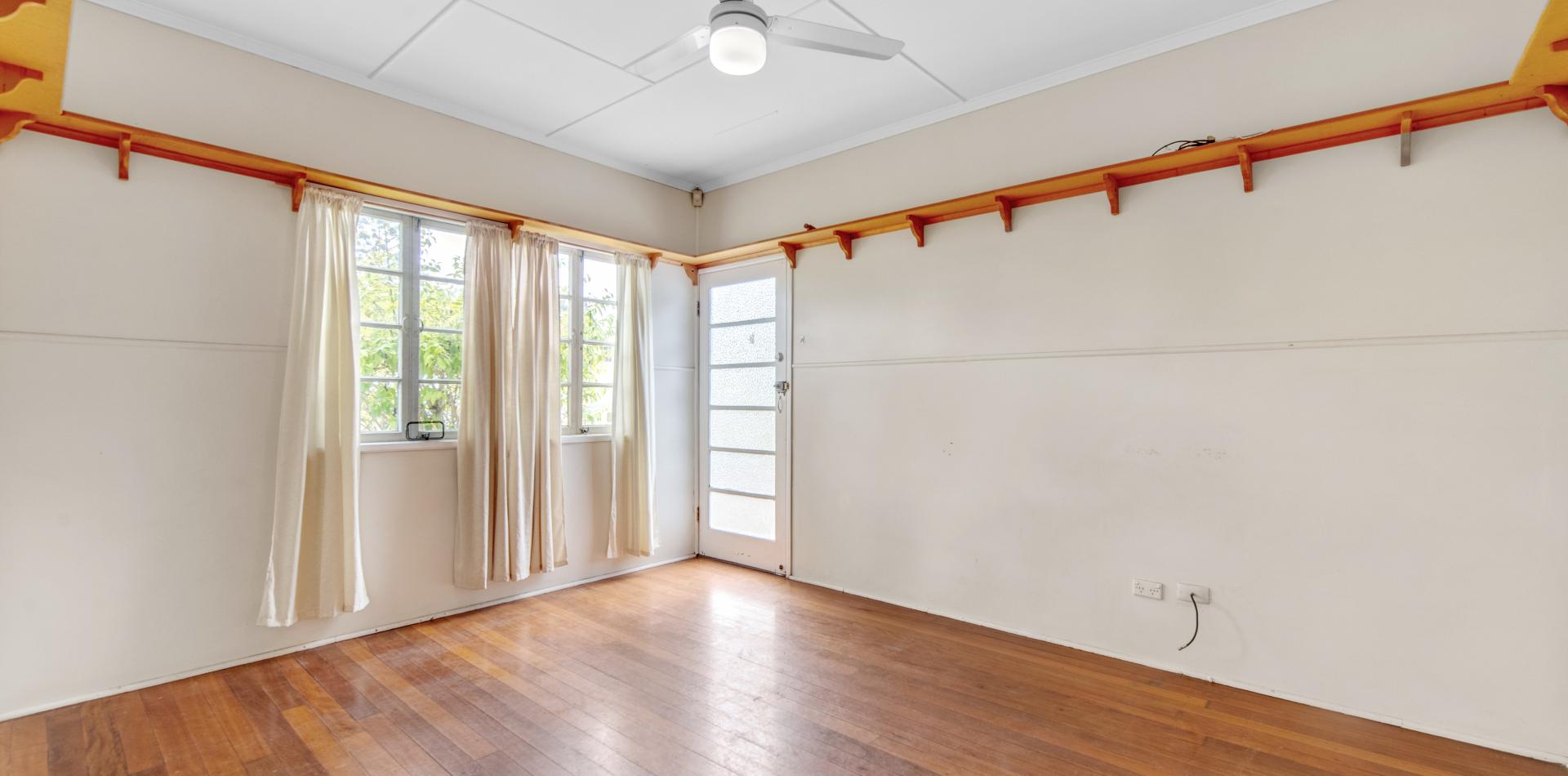 GREAT LOCATION - IPSWICH CENTRAL ! - Shield Management