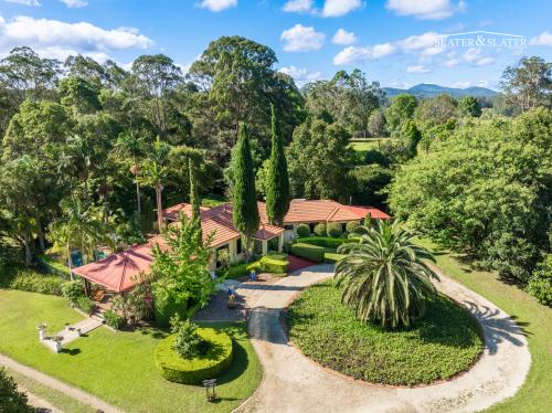 Slater & Slater Real Estate - Private and immaculate acreage sanctuary