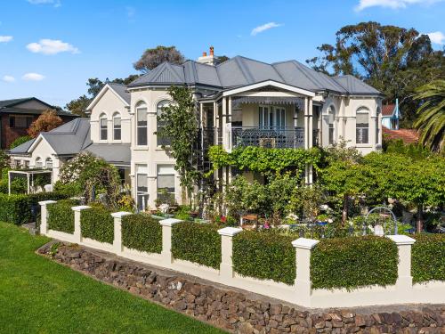 South Coast Prestige Properties - Victorian-inspired Gerringong manor house