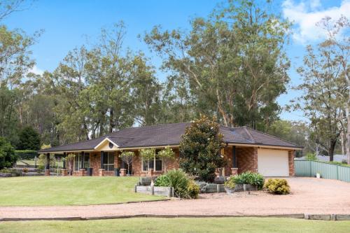 Luxurious 6-Bedroom Family Home on 2.5 Acres with Pool and Shed ...