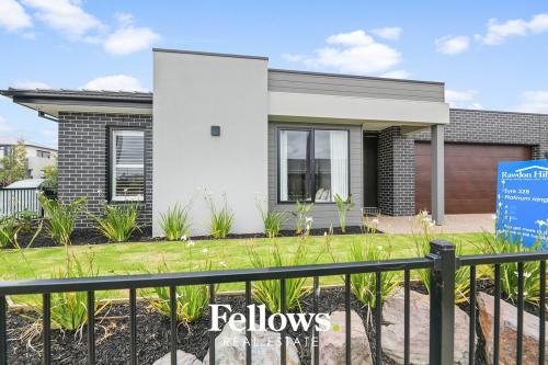 Ex-display sensation. - Fellows Real Estate