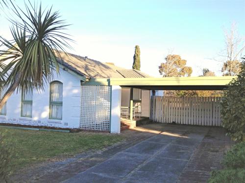 Thomas Lee Real Estate - Walk to Highvale Primary & Secondary Schools