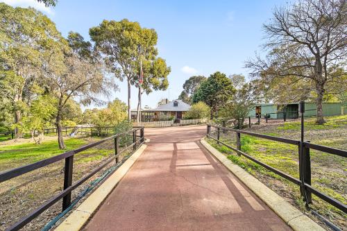 Shona Tocock Realty - RURAL LIFESTYLE HOMESTEAD