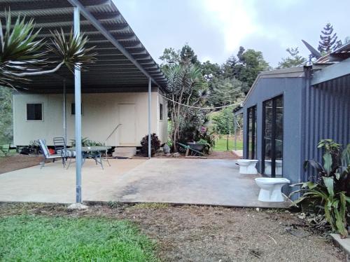 Top of the Tablelands Realty - 1 bedroom donga with shed