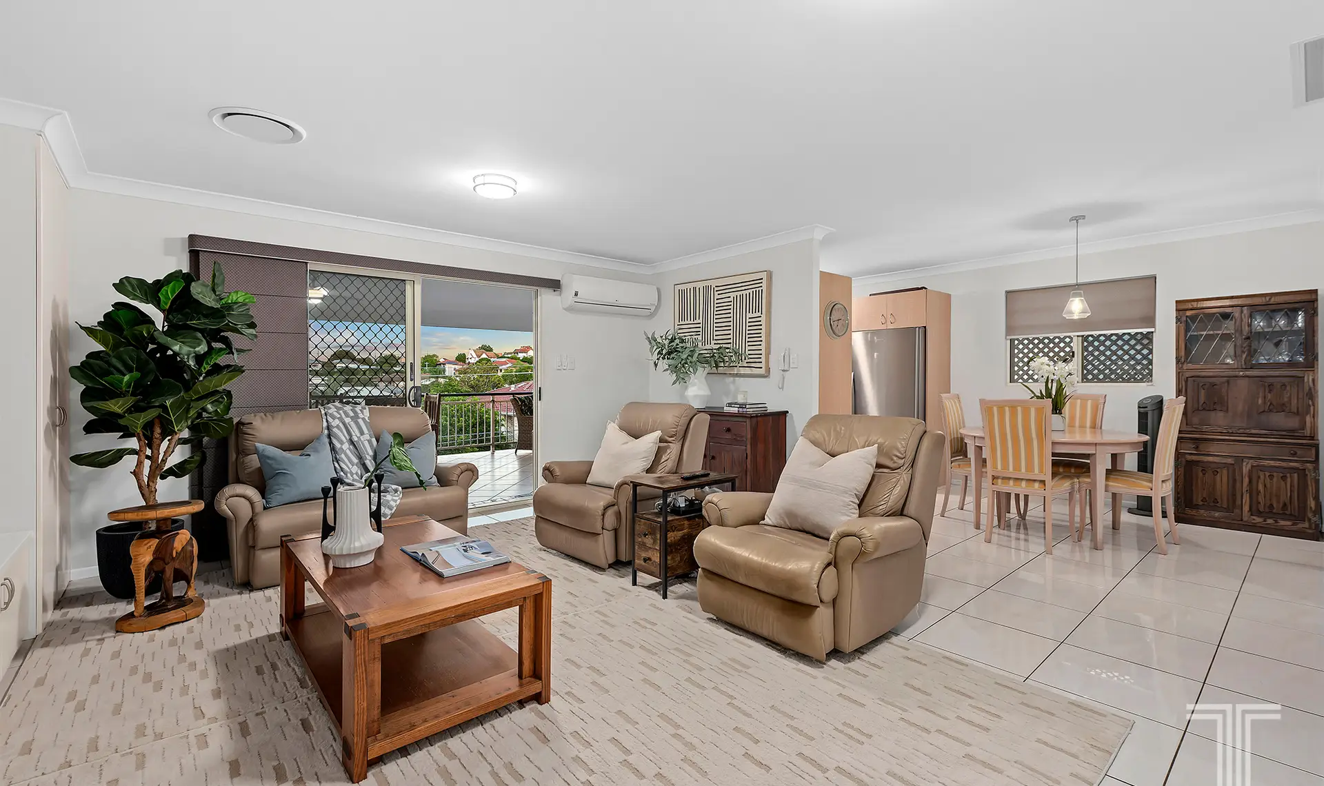 Top Floor Residence In Quiet Complex of 8 - Torres Property