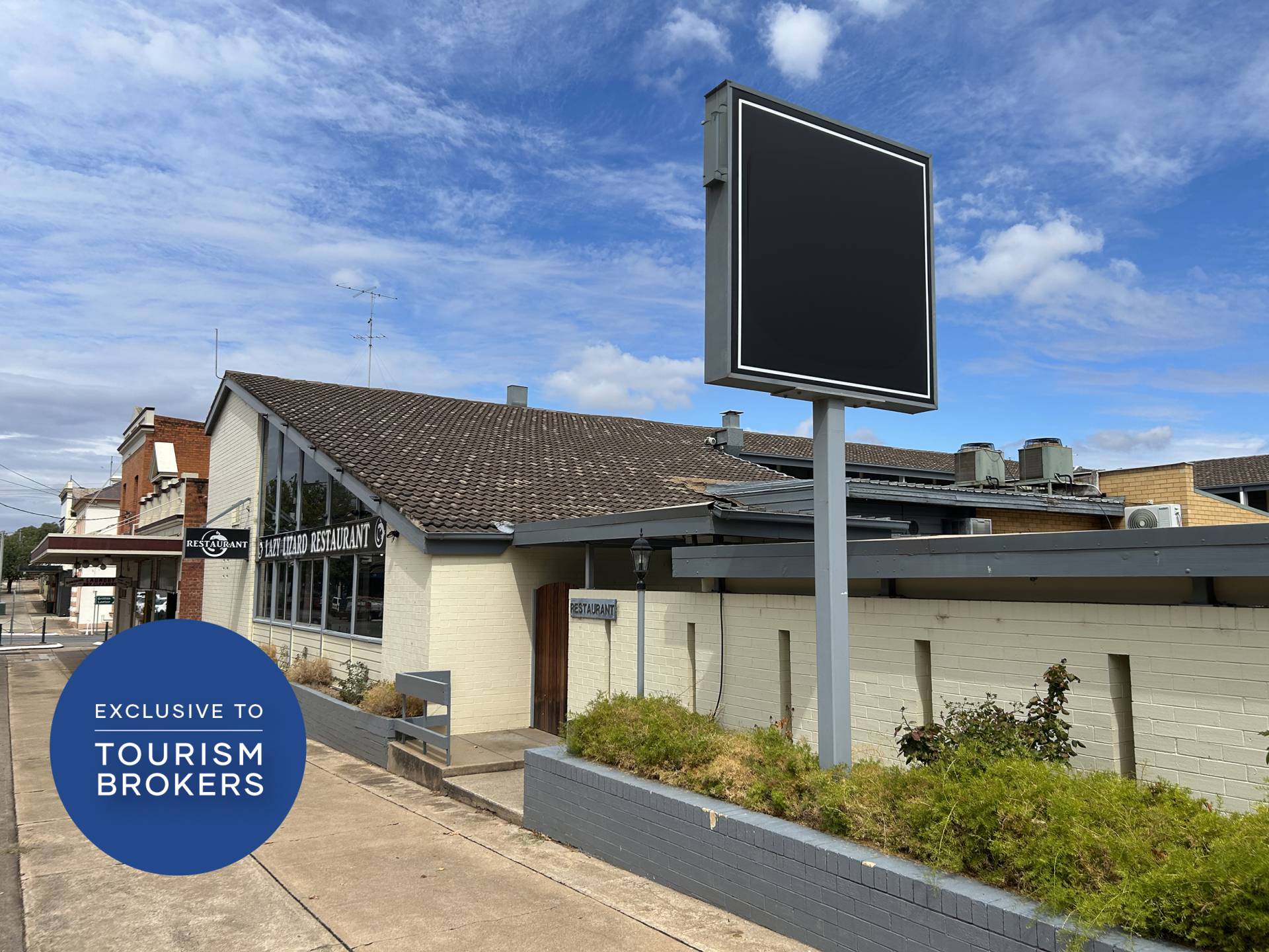 STRONG TRADER, SOLID PROFITS, NEWELL AND STURT HIGHWAYS - 985MF