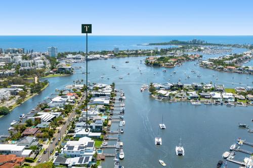 Prestige Waterfront Locale, Deep Water Access - Sunshine Coast Real ...
