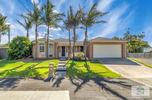 Strzelecki Realty - An imposing home, it can be yours