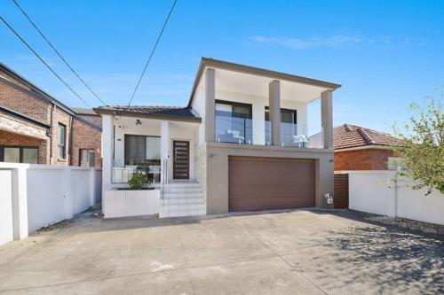 Tringas Property Group - For the large family
