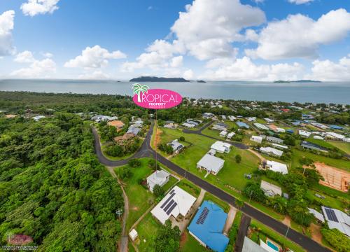 Queenslander with Island Views and Sea Breezes