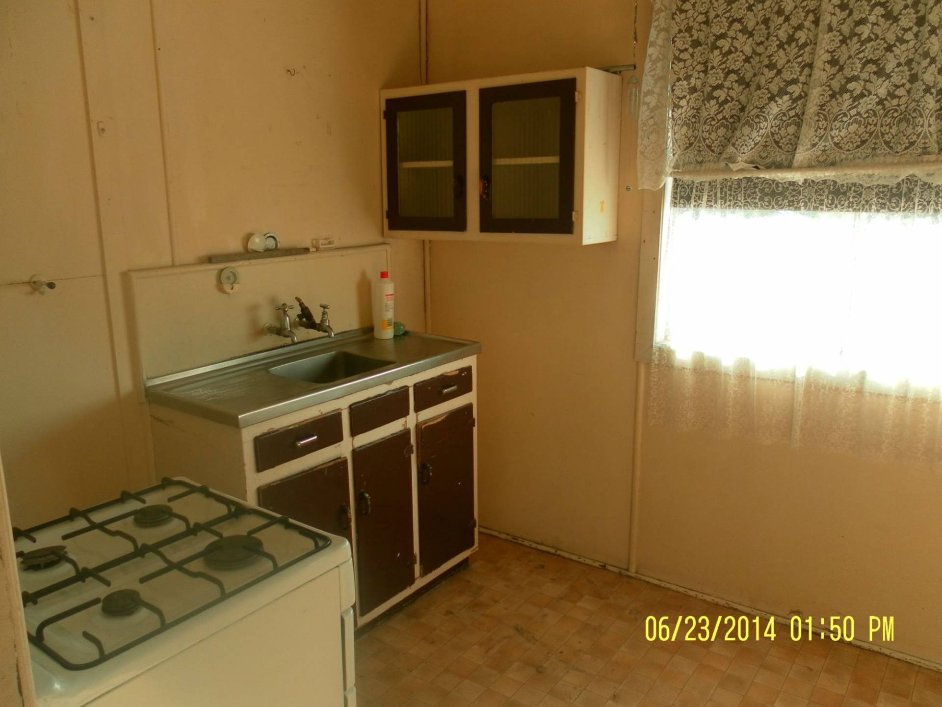 Walkers Real Estate - UNIT CLOSE TO TOWN - PERIODIC LEASE ONLY