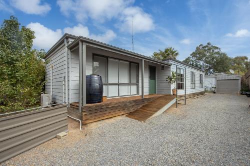 FRESH AS A DAISY - Wardle Co Real Estate