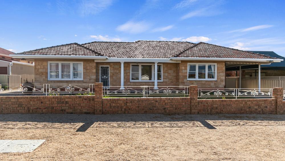 MAGNIFICENT SEA VIEWS - Wardle Co Real Estate