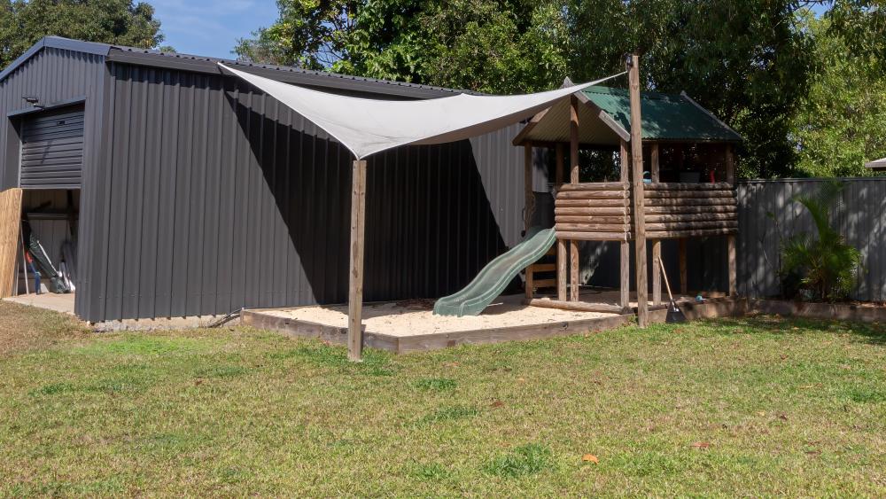 Weipa Real Estate - BEAUTIFUL EXECUTIVE HOME FOR SALE - IN GOLF LINKS ...
