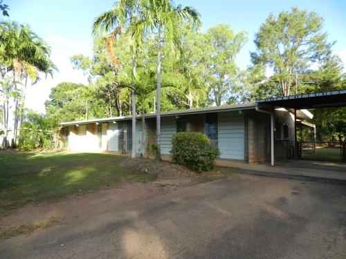 Weipa Real Estate - 3 BEDROOM HOUSE WITH SPACIOUS FULLY FENCED YARD!