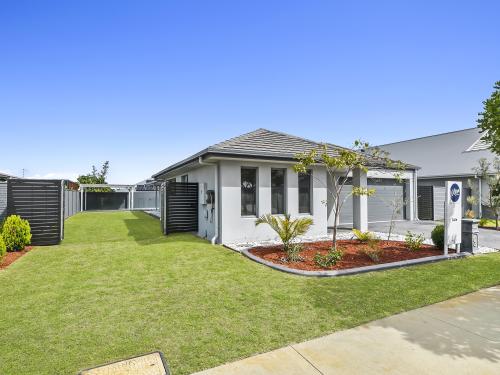 GREAT LOCATION, SPACE FOR FAMILY, VAN AND BOAT - ALL REASONABLE OFFERS ...