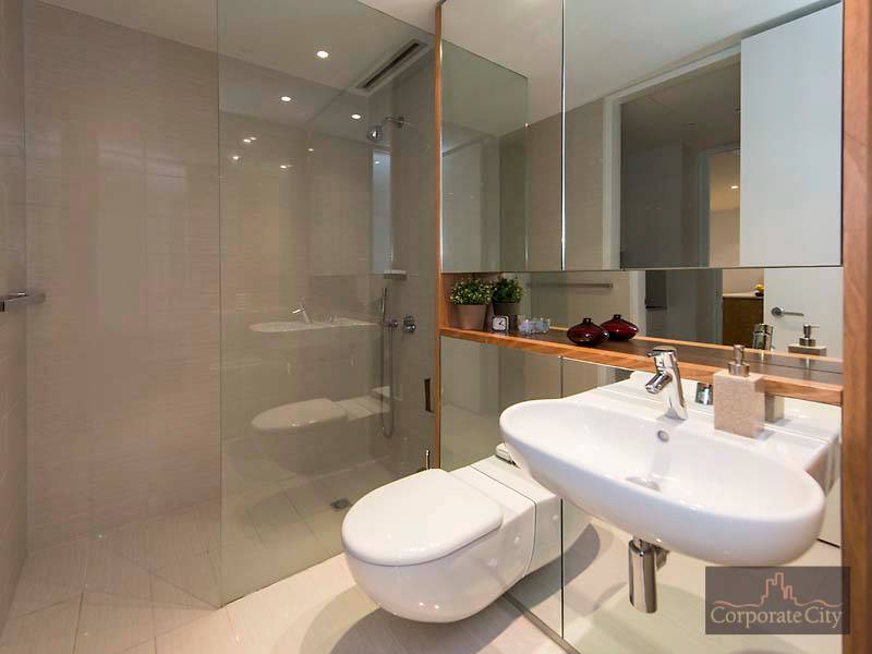 Queen Riverside Apartment