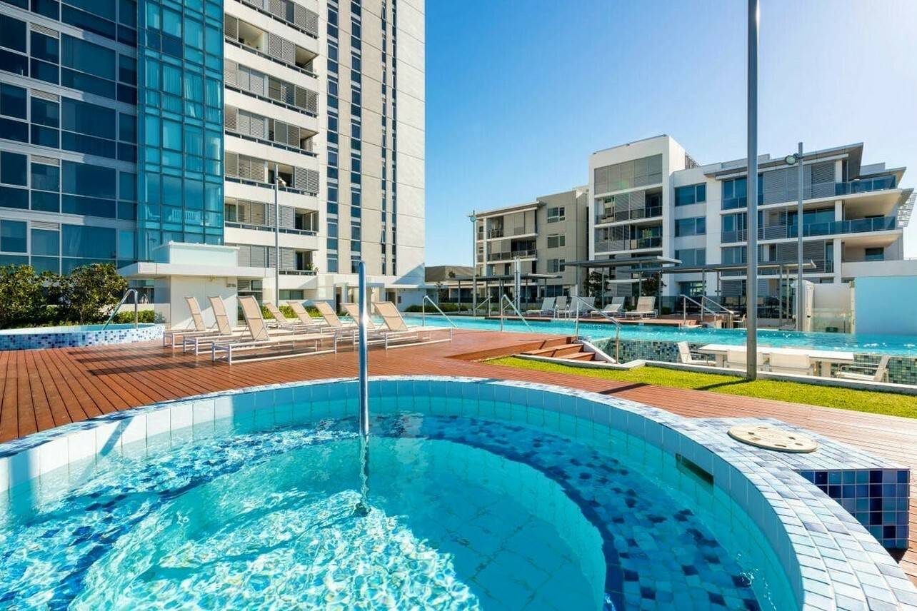 Queen Riverside Apartment