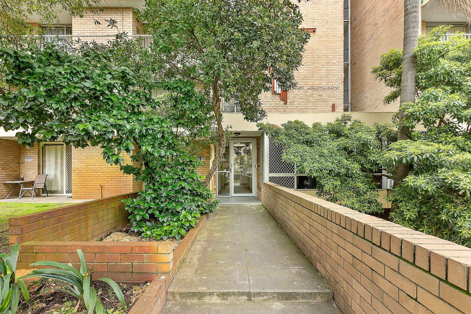 Great Unit walking distance to CBD!