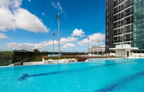 Queen Riverside Studio Apartment