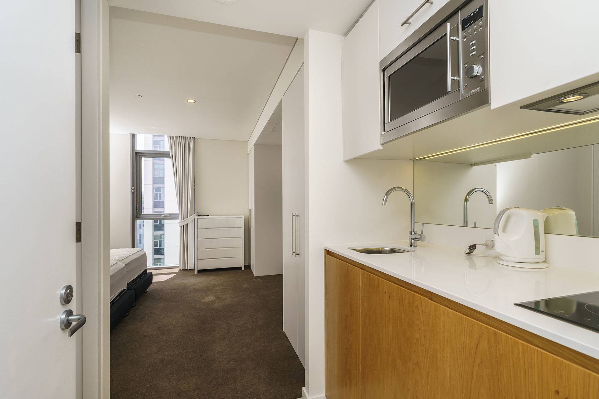 Queen Riverside Studio Apartment