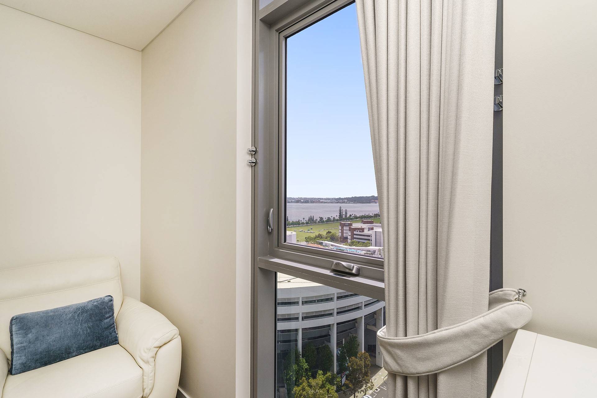 Queen Riverside Studio Apartment