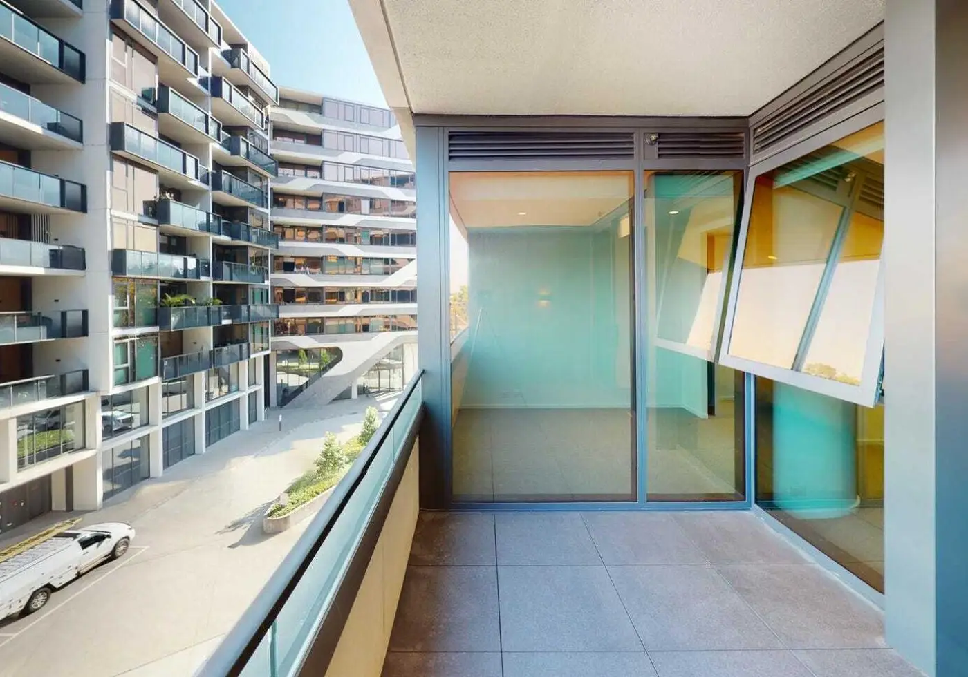 Yorkshire Property - Bright 2 Bedder In Prime Corner Position